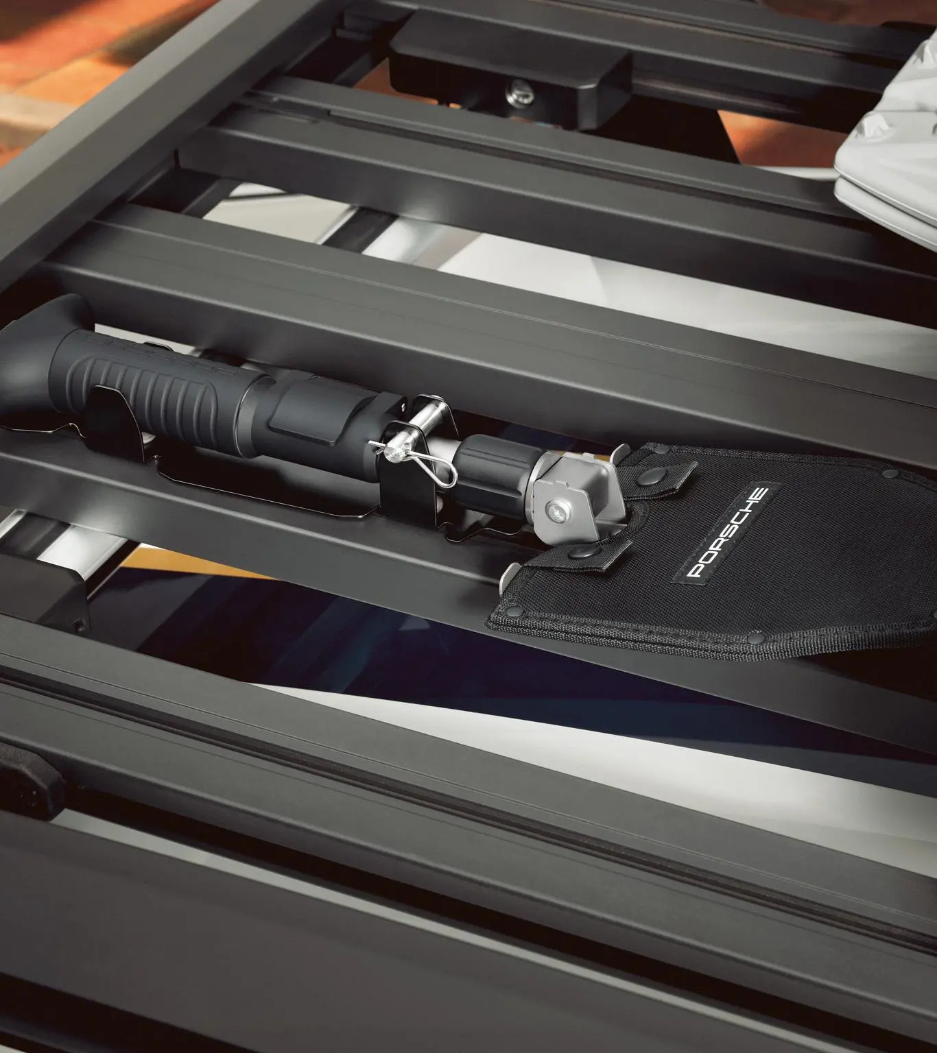 Folding spade holder | PORSCHE SHOP