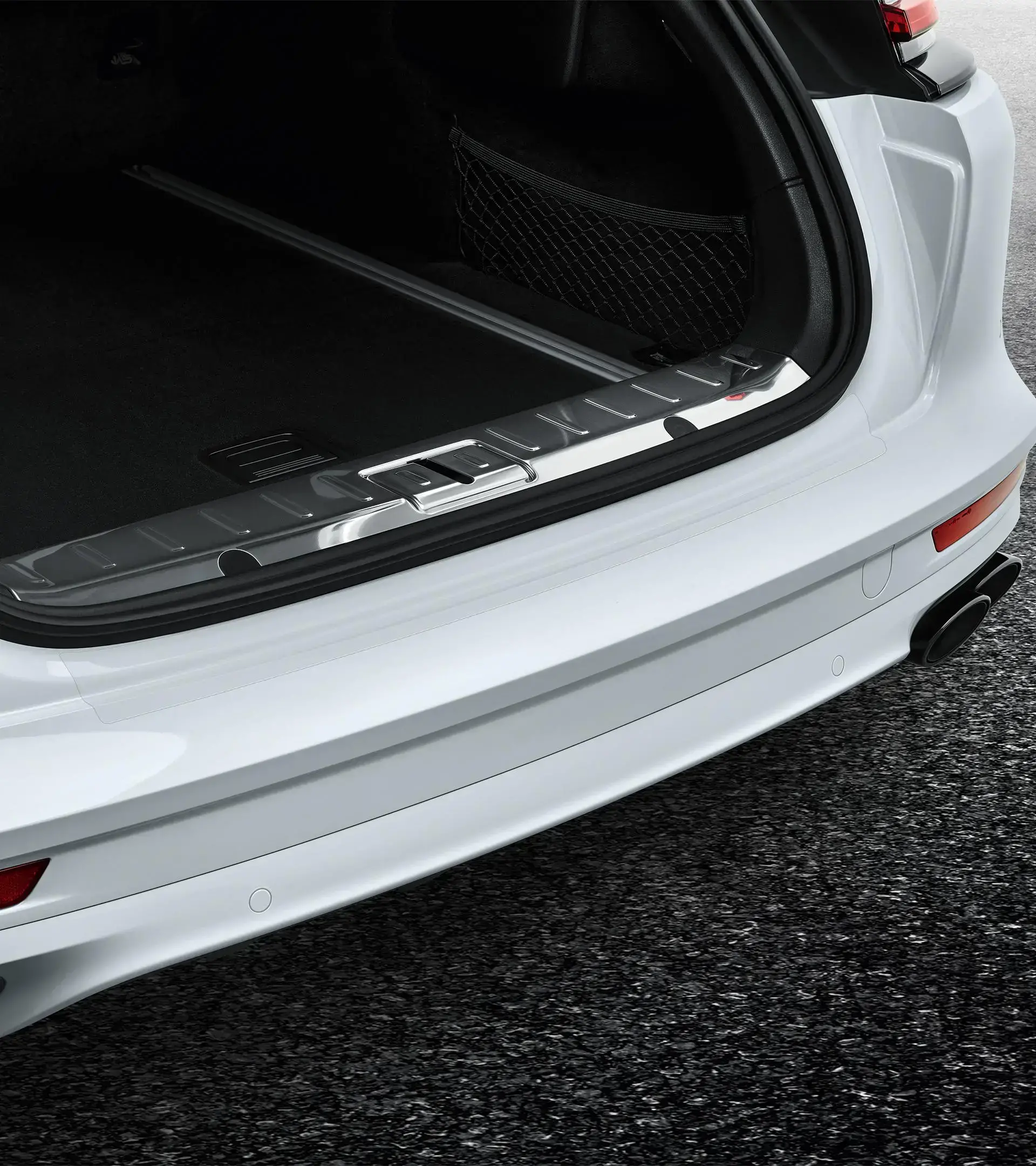 Beskyttelsesfilm til læssekant – Panamera (G2 og G2 II) | PORSCHE SHOP